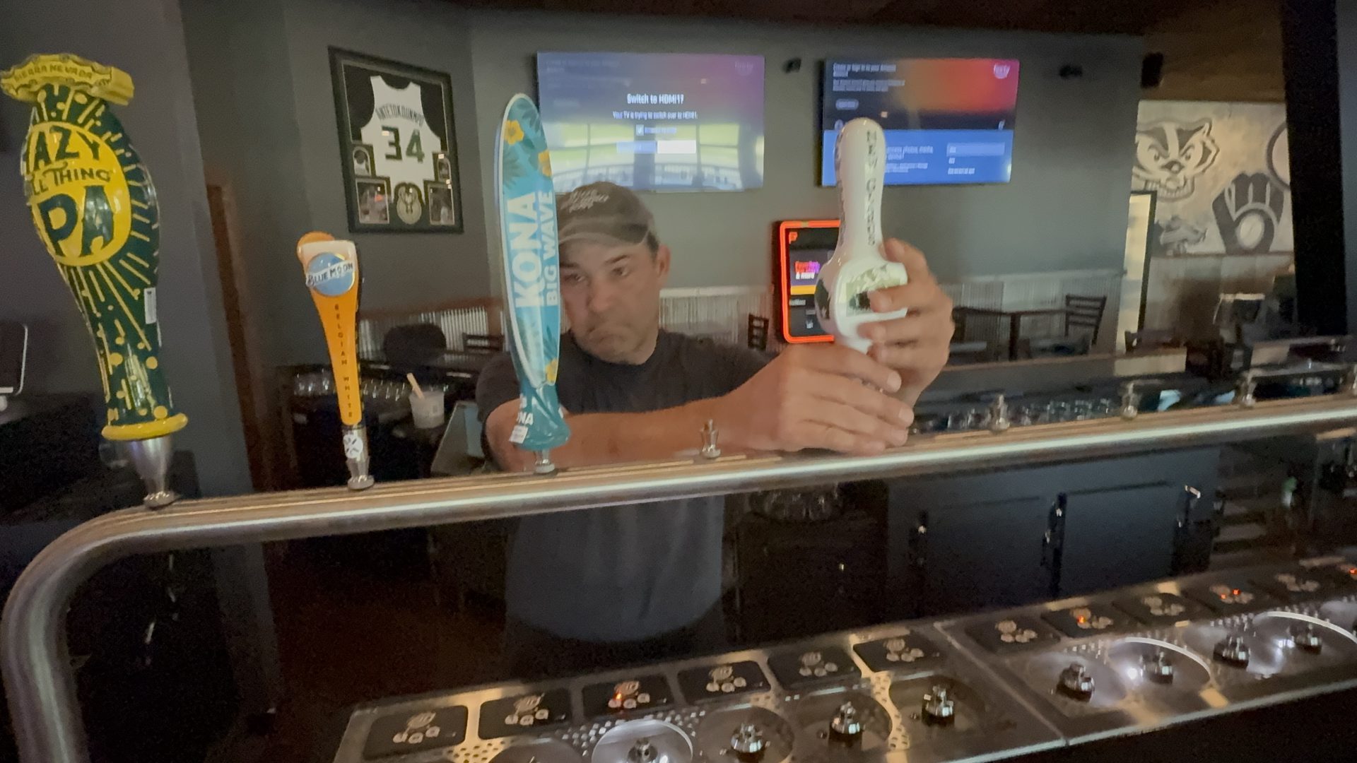 VIDEO | REAL ESTATE | First look inside Jug's Pub & Grill in Slinger, WI
