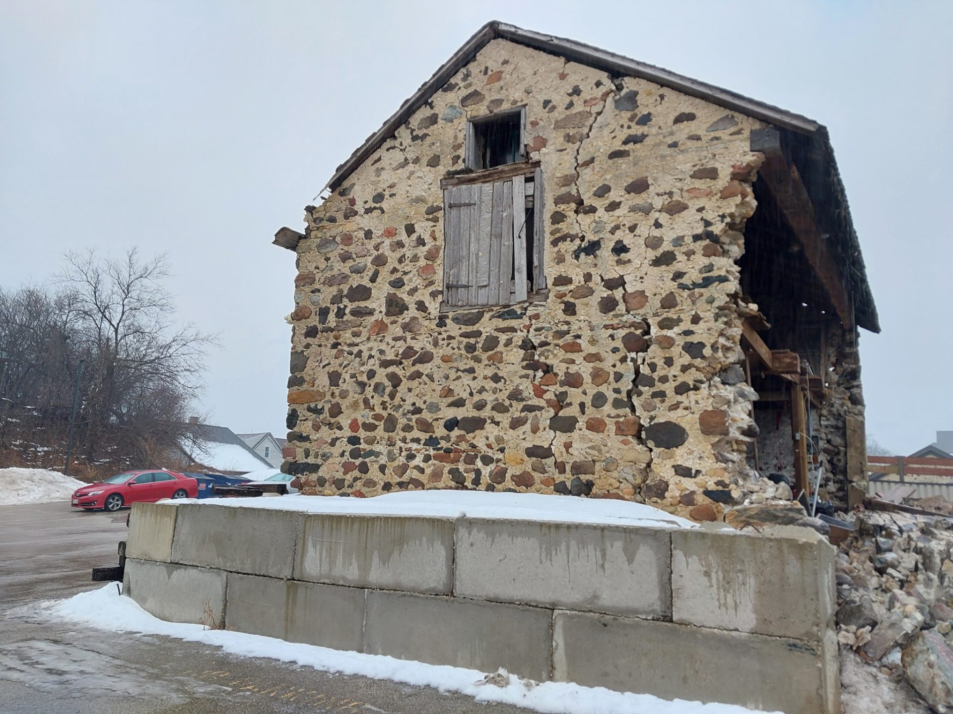 VIDEO | REAL ESTATE | More details released on wall collapse in Slinger