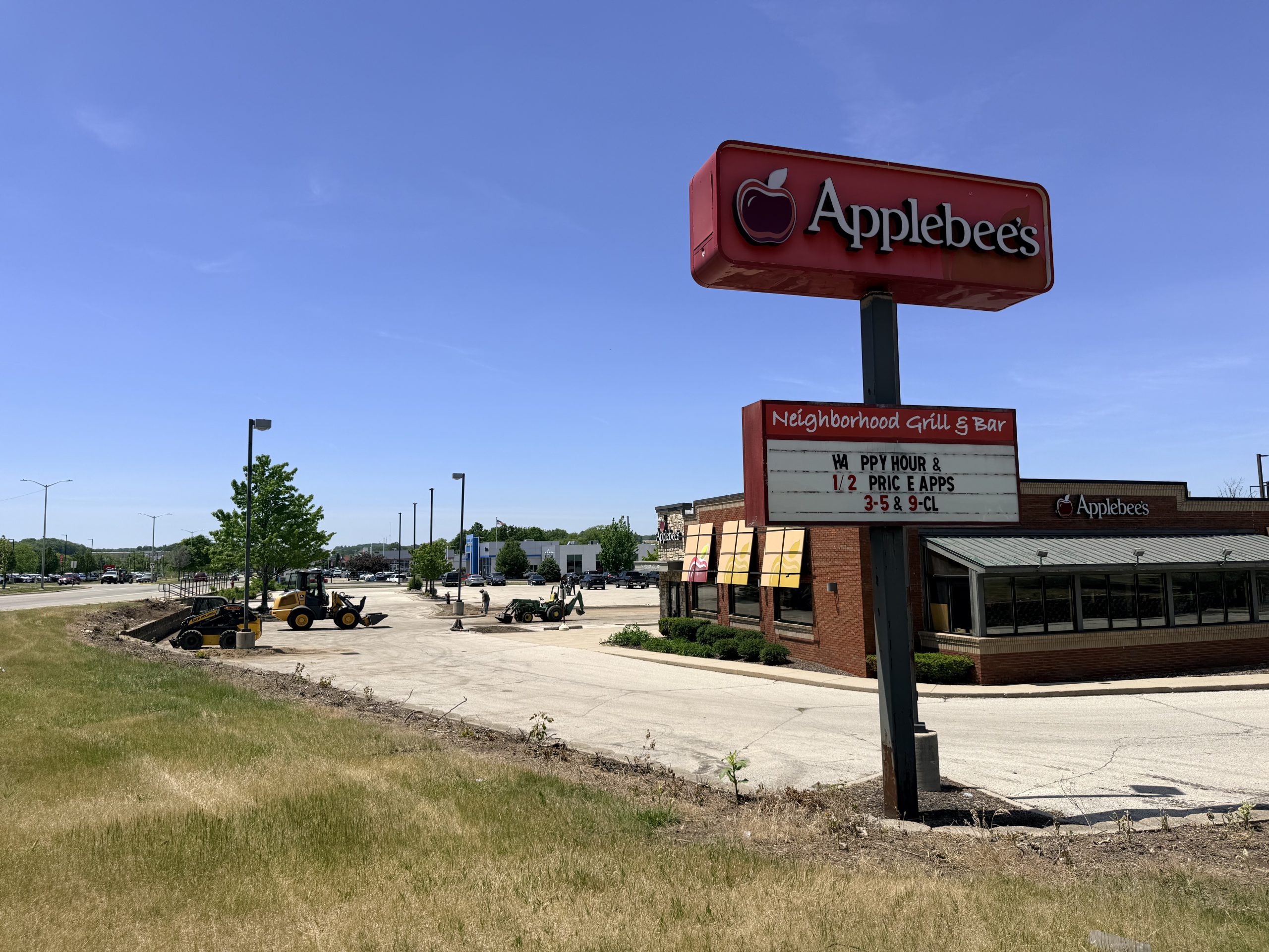 REAL ESTATE | Polishing up the corner as Applebee's signs coming down ...